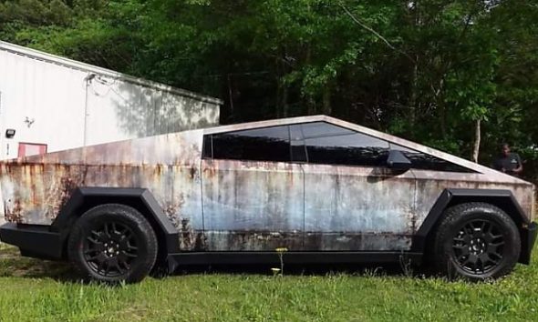 Rust Wrap : This Tesla Cybertruck Looks Like A Car That Has Been ...
