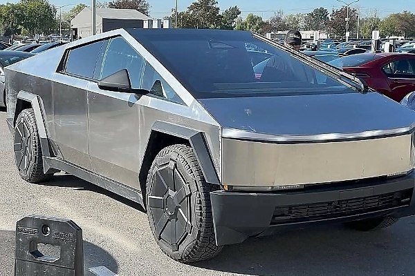 Uganda’s Only Tesla Cybertruck Badly Damaged In A Rollover Crash, Just ...