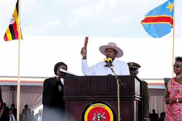 Popemobile-like : Uganda’s President Museveni Rode In Armored Toyota ...